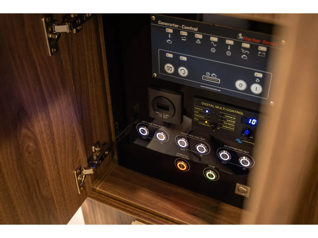 Scania 590S 6x2*4 STX 3x pop out - V8 - Demo/New - Full spec - Goverstone